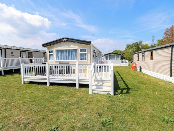 Oakley Retreat, Pet Friendly, With Pool In Belton, Norfolk - Great Yarmouth