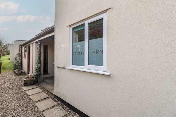 Priory Barn Apartment, Pet Friendly, With A Garden In Street - Glastonbury