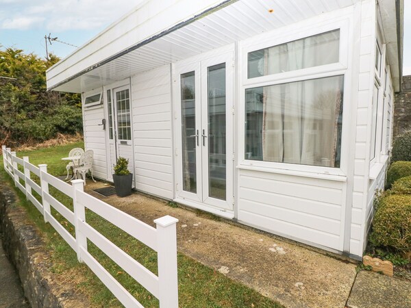 7 The Woodlands, Family Friendly, With A Garden In Haverfordwest - Solva