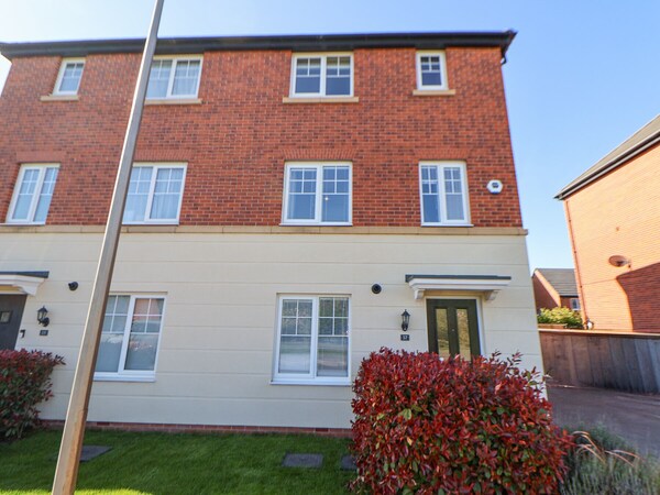 37 Devana Gardens, Pet Friendly, With A Garden In Chester - Chester