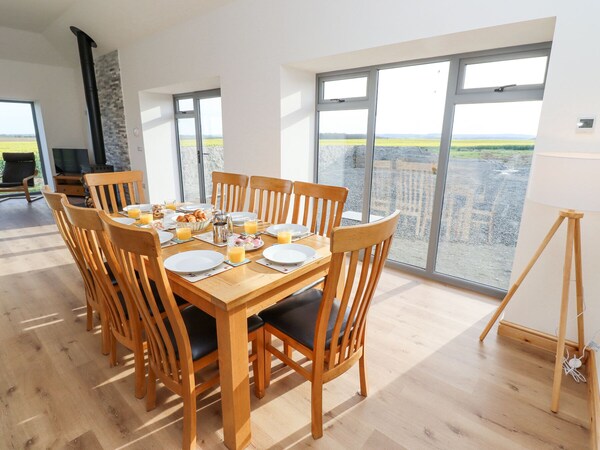 West Burton Hemmel, Pet Friendly, With Open Fire In Bamburgh - Bamburgh