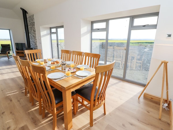 West Burton Hemmel, Pet Friendly, With Open Fire In Bamburgh - Bamburgh