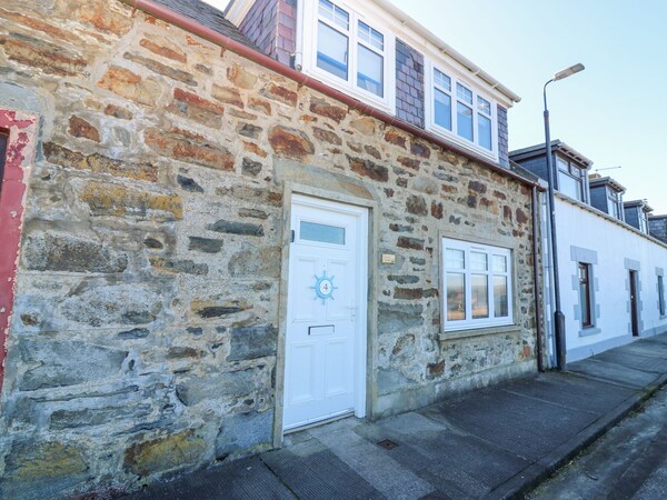 Periwinkle Cottage, Pet Friendly, Country Holiday Cottage In Banff - Aberdeenshire