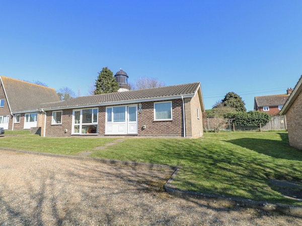 Lighthouse View, Family Friendly, With Pool In Winterton-on-sea - Winterton-on-Sea