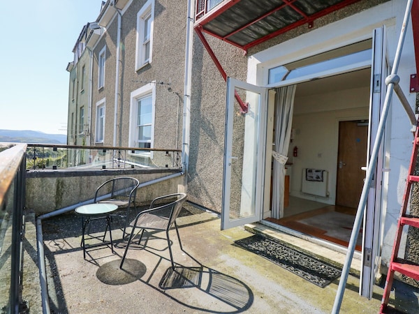 Captains Quarters, Pet Friendly In Porthmadog - Borth Y Gest