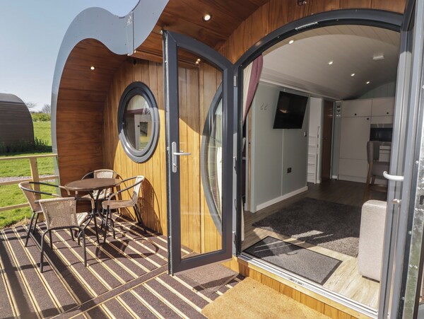 The Hazel Pod, Character Holiday Cottage, With A Garden In Cowbridge - Cowbridge
