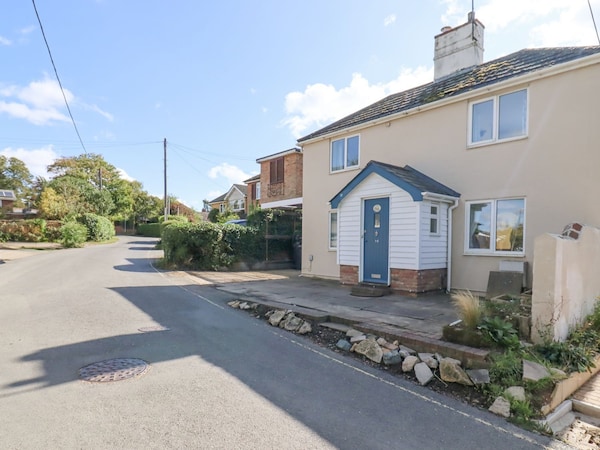 Ivy Cottage, Family Friendly, With A Garden In Mersea Island - West Mersea