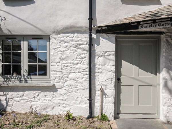 Sunrise Cottage, Pet Friendly, With Open Fire In St Kew Highway - Port Isaac