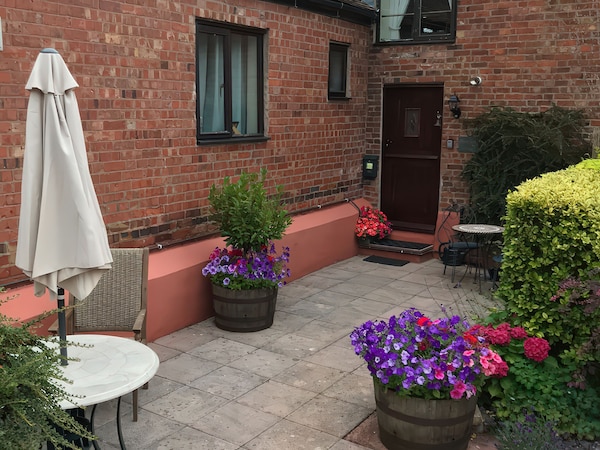 Heribert Cottage, Family Friendly, With A Garden In Shrewsbury - Westbury, UK