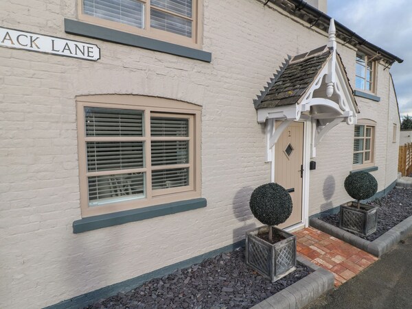 2 Back Lane, Pet Friendly, Character Holiday Cottage In East Goscote - Melton Mowbray