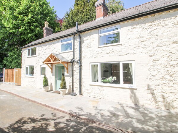 Pennal Cottage, Pet Friendly, Character Holiday Cottage In Knockin - Oswestry