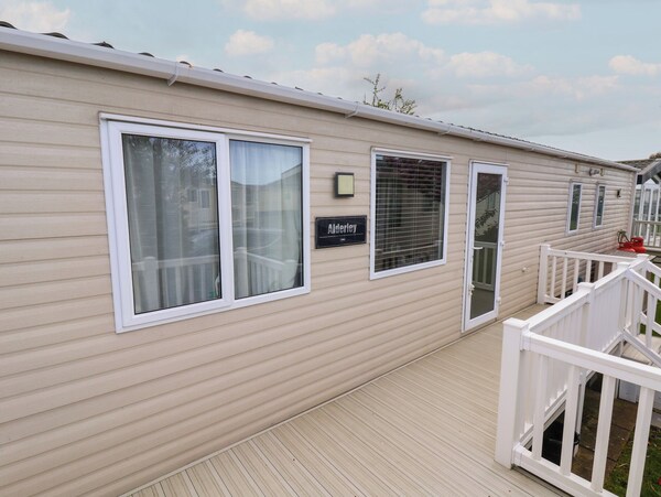 Crafnant 5 (C5), Family Friendly, With A Garden In Gwespyr - Talacre Beach