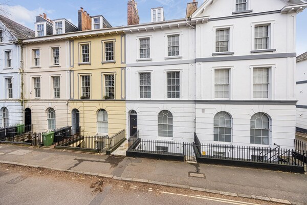 8 Richmond Road, Pet Friendly, Luxury Holiday Cottage In Exeter - Exeter