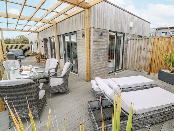 Petroc, Pet Friendly, Country Holiday Cottage, With Pool In Portreath - Pool