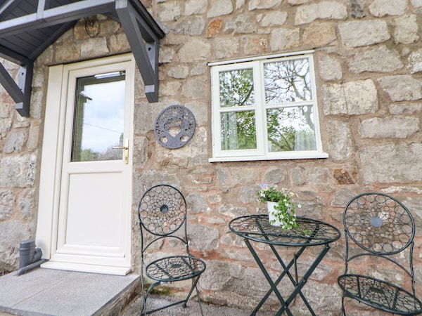 Cuddfan At Swallow Cottage, Romantic, With A Garden In Coedpoeth - Wrexham