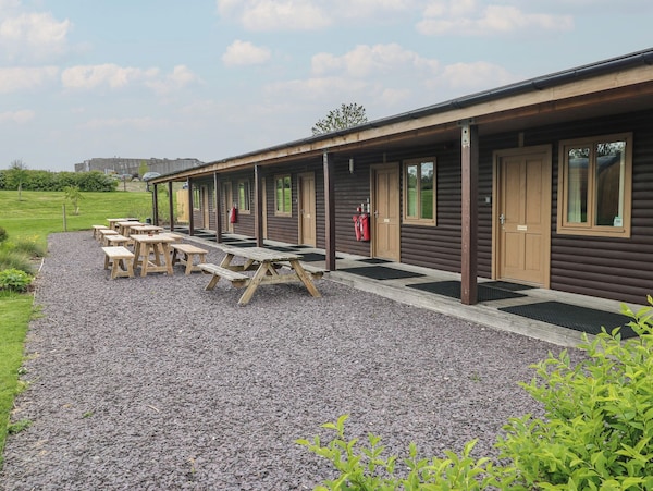 Cherry, Romantic, Country Holiday Cottage, With A Garden In Cowbridge - Cowbridge