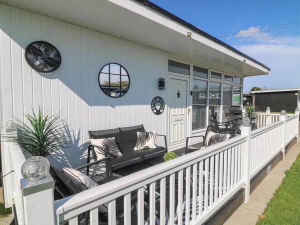 56 Cherry Park Chalet, Pet Friendly In Chapel St Leonards - Anderby Creek