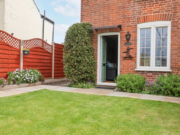 1 Rumsby Cottages, Pet Friendly, With Open Fire In Kessingland - Beccles