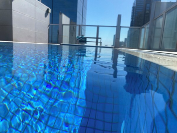 Luxury Accommodation With Roof Top Pool. - Ivanhoe
