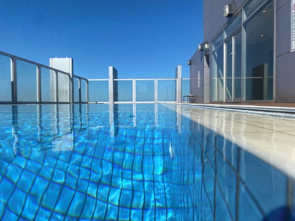 Luxury Accommodation With Roof Top Pool. - Victoria