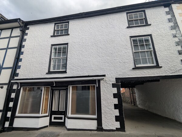 Compton House, Pet Friendly, Character Holiday Cottage In Llanfyllin - Welshpool