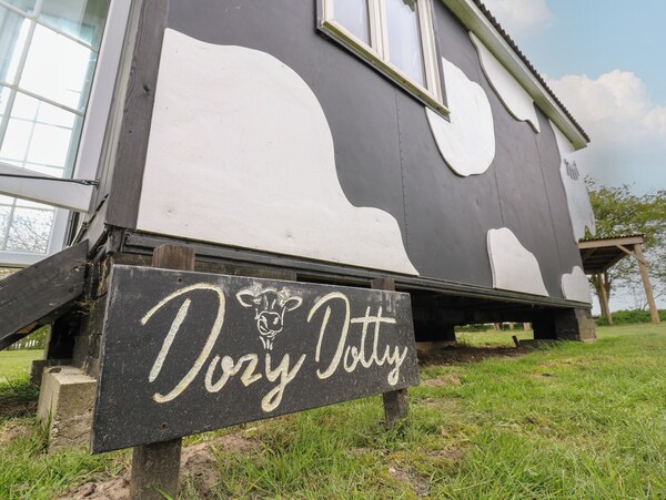 Dozy Dotty (Cow Shed 4), Pet Friendly, With A Garden In Campsea Ashe - Framlingham