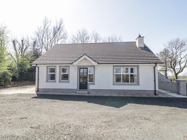 Hill House, Country Holiday Cottage In Armoy, County Antrim - Northern Ireland