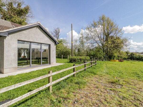 Corradillar Quay Cottage In Lisnaskea, County Fermanagh - Fermanagh