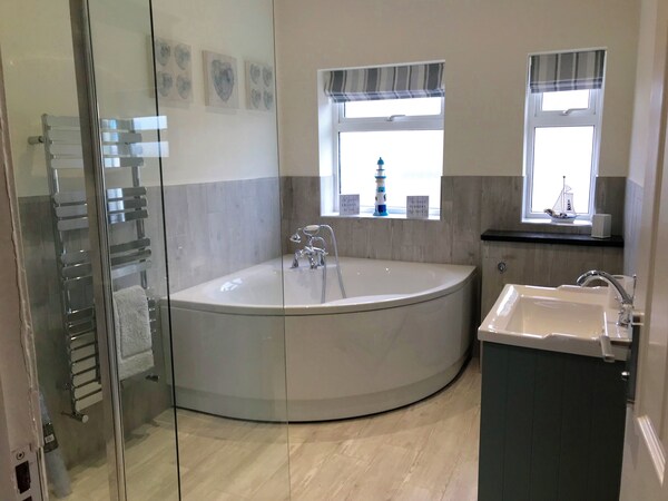 Pen Y Frith Bungalow, Pet Friendly, With A Garden In Prestatyn - Prestatyn