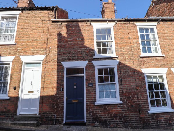 Middle Cottage, Pet Friendly, With A Garden In Louth - Louth