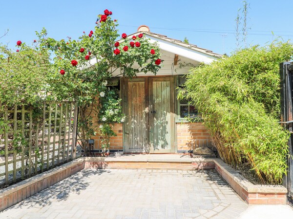 La Casa Lipa, With A Garden In Nottingham - 노팅엄