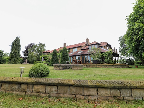 Old Mill House, Family Friendly, With A Garden In Cuckney - Sherwood Forest
