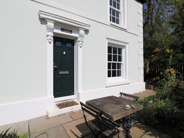 Overchurch, Pet Friendly, Character Holiday Cottage In Hythe - Hythe