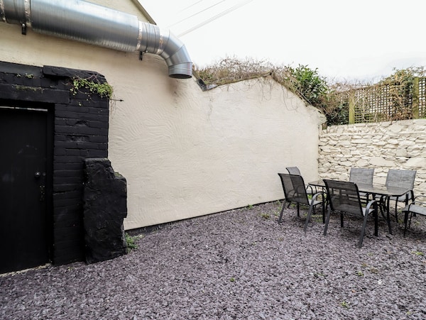 Gwydyr Bach 1, Pet Friendly, Luxury Holiday Cottage In Llanrwst - Betws-y-Coed