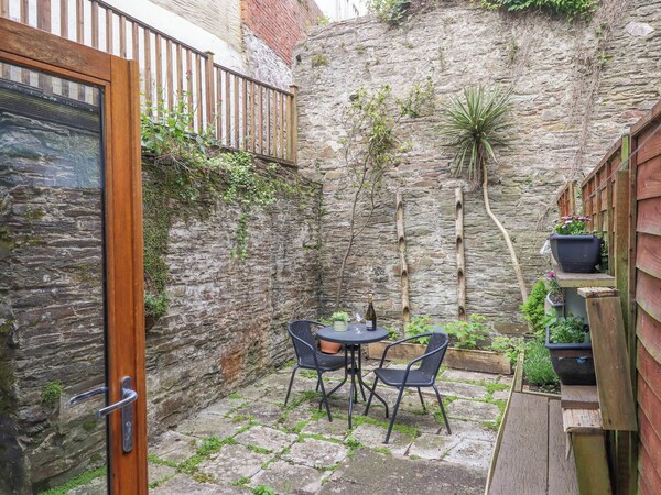 Harbour Hideaway, Pet Friendly, With A Garden In Dartmouth - Dartmouth