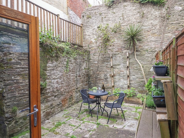 Harbour Hideaway, Pet Friendly, With A Garden In Dartmouth - Dartmouth
