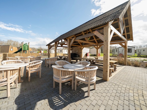 Brookside Bliss - Billing Aquadrome In Billing Aquadrome Holiday Park - Buckinghamshire