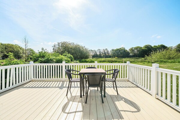 Island Breeze - Hayling Island In Hayling Island Holiday Park - West Sussex