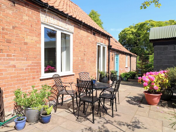 Petal Cottage, With A Garden In Tuxford - Sherwood Forest