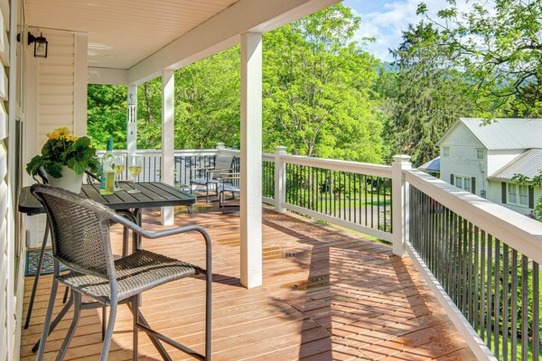 Walk To Dtwn Waynesville: Home W/ Deck! - Waynesville, NC