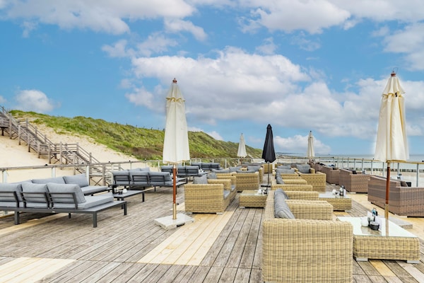 Sun-soaked Retreat With Private Beach Access, Terrace, Pool & Garden Vibes - Oostkapelle