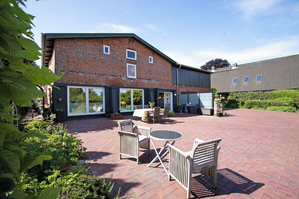 Ferienhaus 'Alte Tischlerei' Mit Privatterrasse, Gemeinschaftsgarten Und Wi-fi - Heide