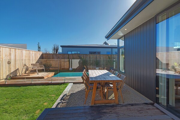 Mana Nalu - Mapua Holiday Home With Heated Pool And Just Steps From Mapua Wharf - New Zealand