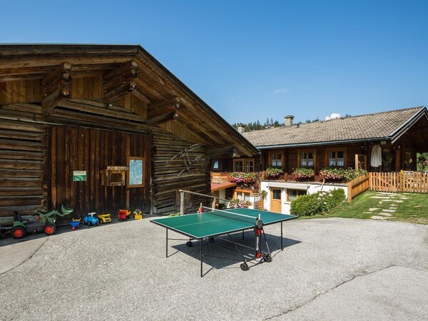 Vacation Home "Weitblick" - For 8-15 Pers./5 Bedrooms - The "Zwislegggut" - Wagrain