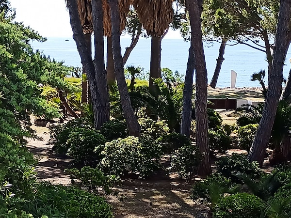 Sea View Apartment With Direct Beach Access - Hyères