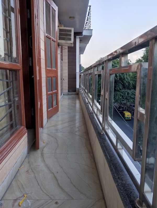 Luxurious3bhk+large Hall+4 Beds+4 Bathrooms+wifi+parking+lift+metro+petfriendly - 델리