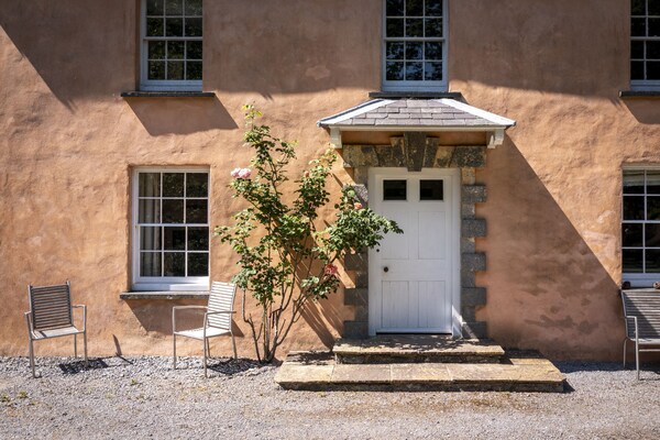 Creek Cottage -  A Cottage That Sleeps 5 Guests  In 3 Bedrooms - Freshwater East