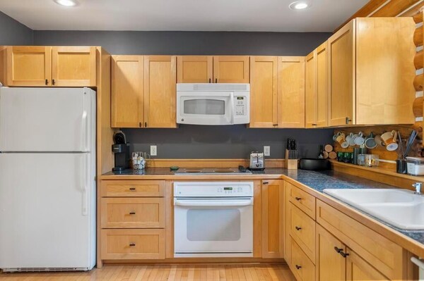 The Chippewa House: 2  Br, 2  Ba Lodge In Alanson, Sleeps 6 - Petoskey, MI