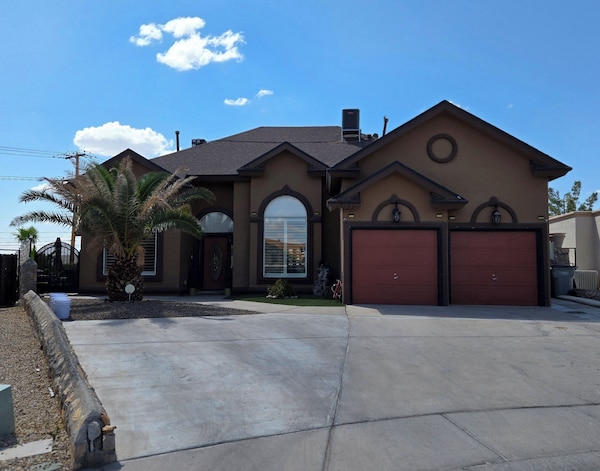 Spacious 3-bedroom House With Swimming Pool And A Spectacular View In El Paso - Ciudad Juárez