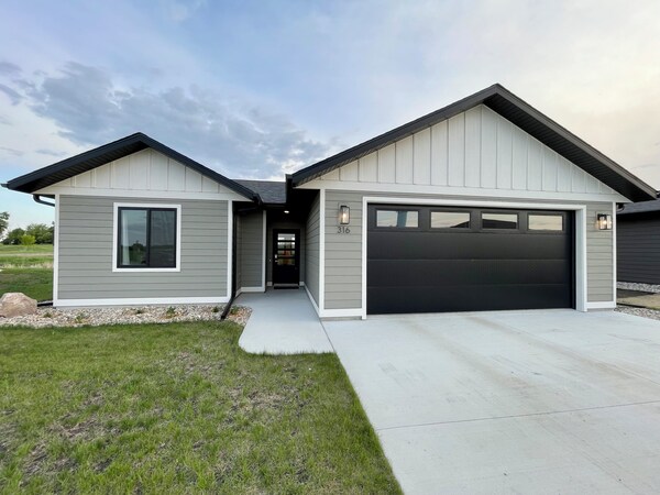 Charming 3-bed 2-bath With Two Stall Garage - Brookings, SD